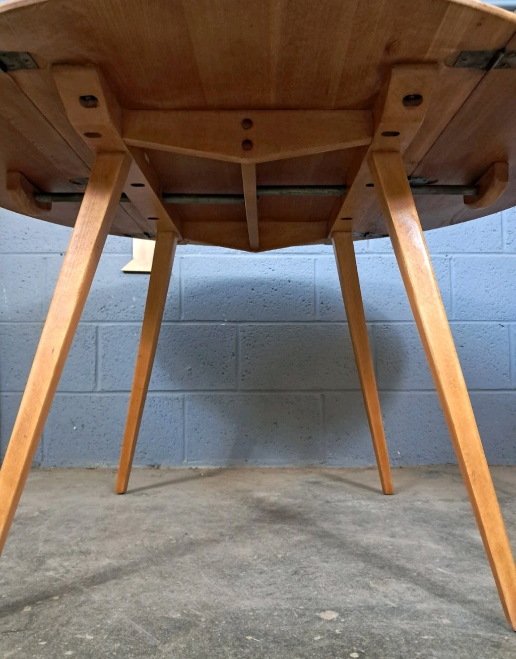 Ercol Drop Leaf Dining Table – Atelier24furniture